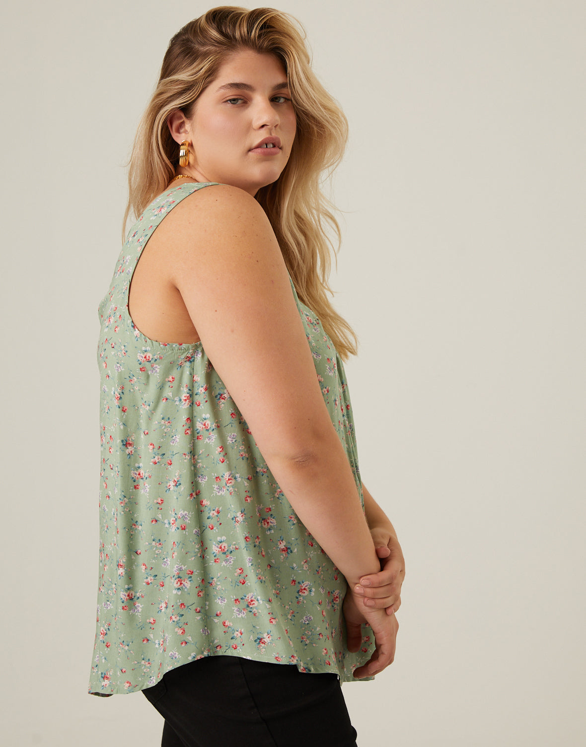 Plus Size Roses Floral Tank – 2020AVE